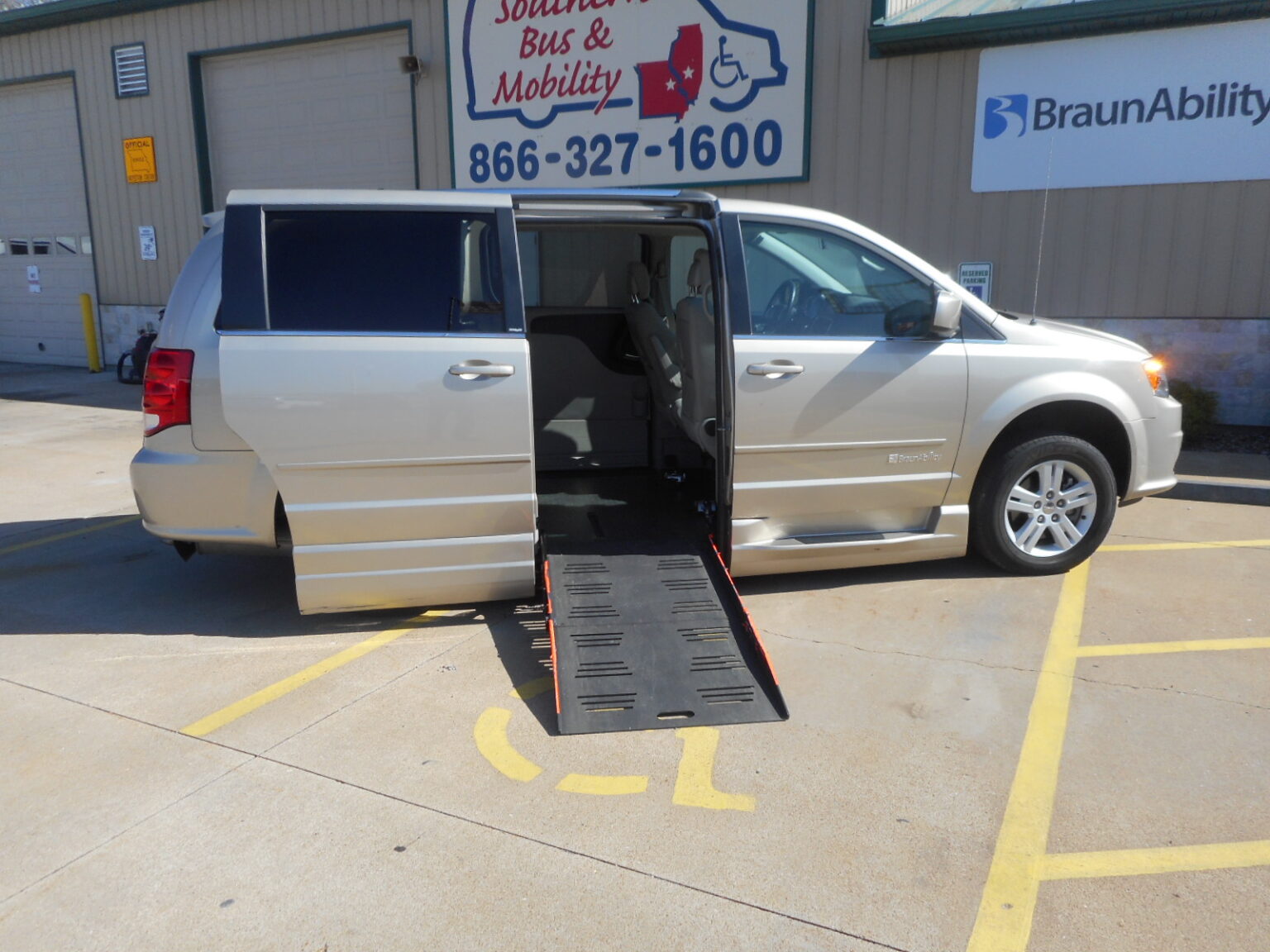 Used Handicap Van St Louis | Pre-Owned Wheelchair Van St Louis